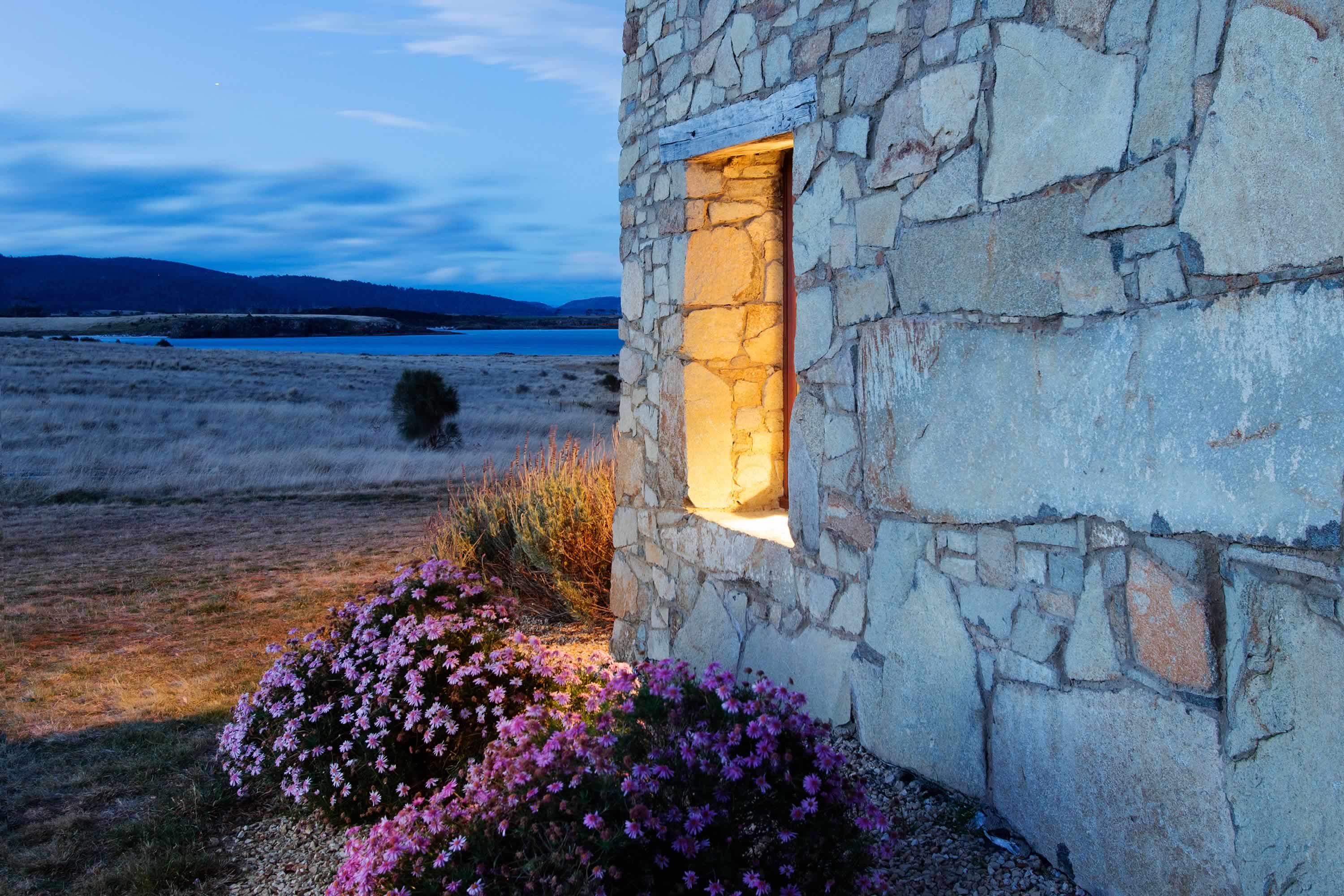 Buildings in natural materials | Thalia Haven, East Coast, Tasmania